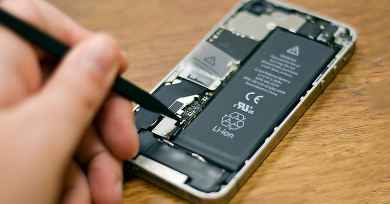 Exploring the details of iPhones featuring replaceable batteries