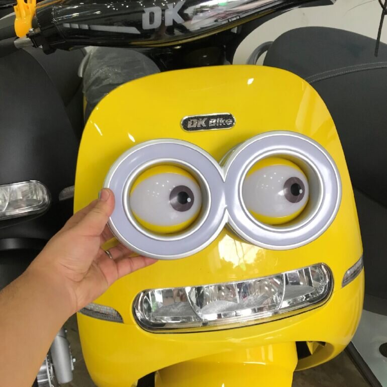 The Gogo Minion 50cc scooter features an irresistibly cute design for ...