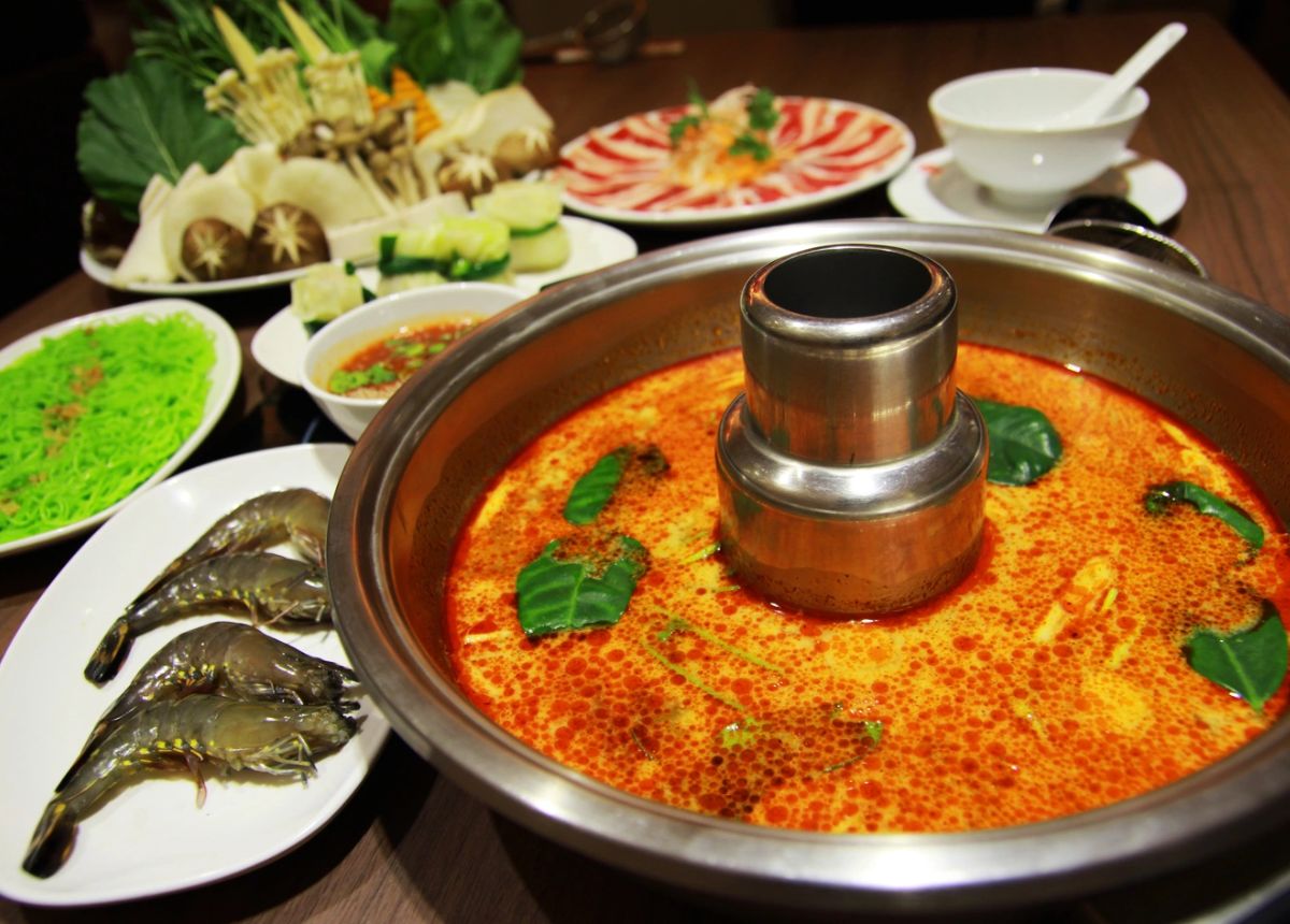 How to Cook Authentic and Delicious Thai Tom Yum Hot Pot | Mytour