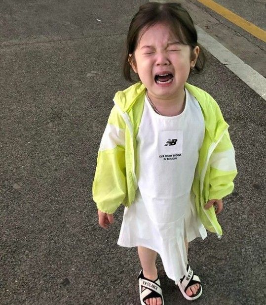 Compilation of hilarious baby crying memes