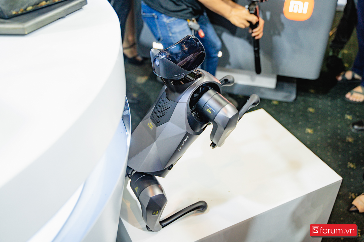 Exploring Xiaomi CyberDog 2 in Vietnam: A futuristic dog with ...