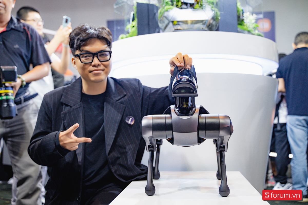 Exploring Xiaomi CyberDog 2 in Vietnam: A futuristic dog with ...