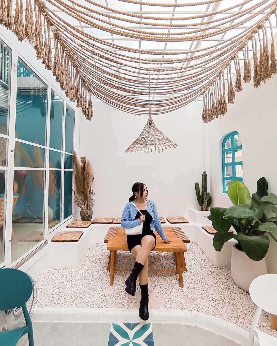 Discover the 6 most charming Santorini-themed cafes in Saigon - Mytour