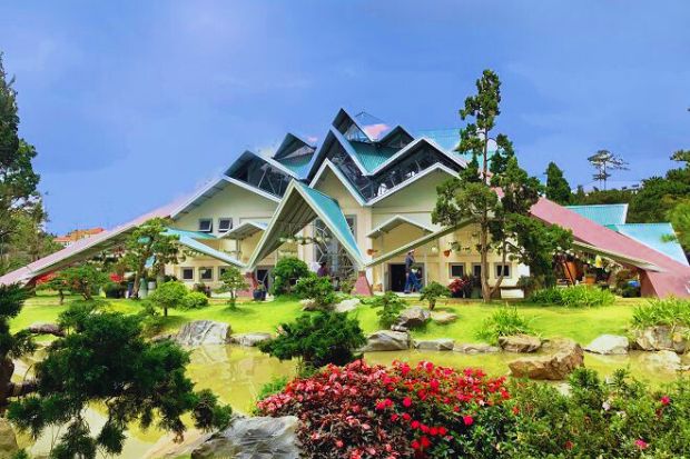 Explore the Japanese-inspired maple leaf tourist area in Da Lat