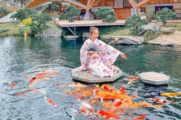 Explore the Japanese-inspired maple leaf tourist area in Da Lat