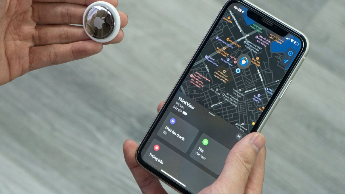 How far can AirTag locate? Guide on using AirTag to find objects.