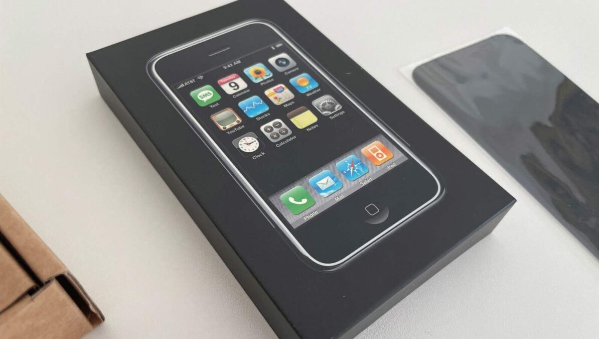 Sealed iPhone 2G Sets Record Price, Equivalent to a Condo in Vietnam