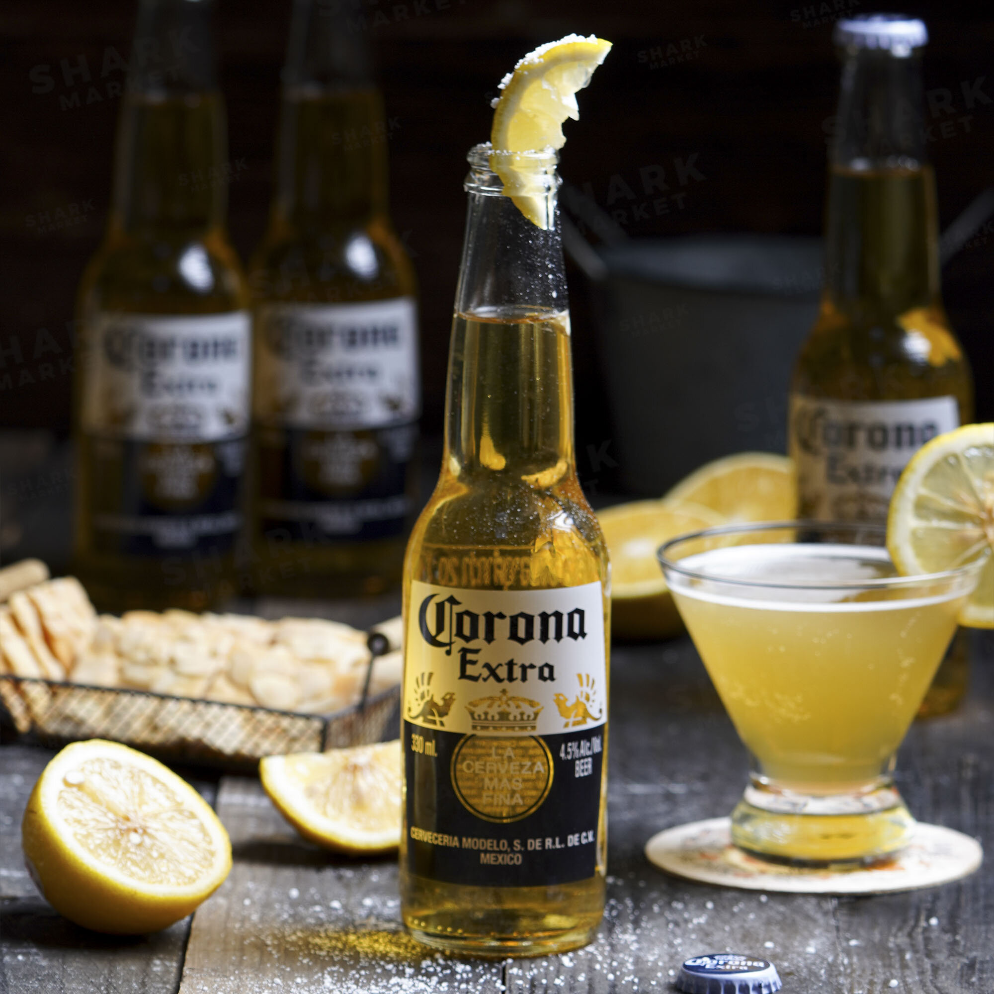 Distinguishing between Modelo and Corona beer: Which one holds the ...
