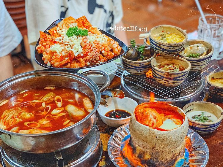 #10 Top Seafood Hot Pot Spots in Saigon - Mytour