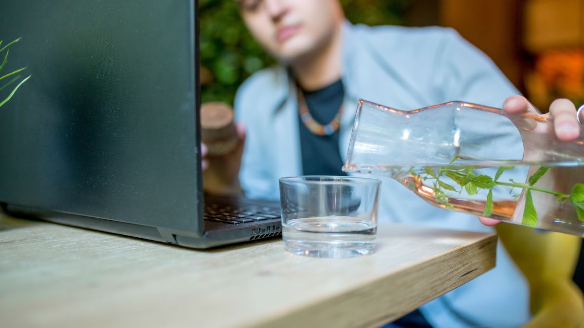Is it dangerous when a laptop screen gets wet with water?