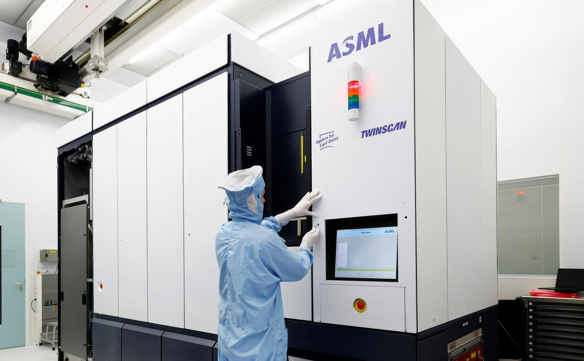 ASML sẽ tiếp tục phân phối 600 hệ thống sản xuất bán dẫn DUV cho thị trường Trung Quốc đến năm 2025