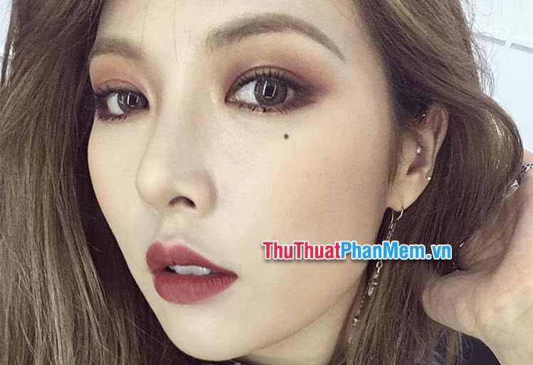 What Does a Mole under the Eye Mean? Is It Good or Bad? Should You ...