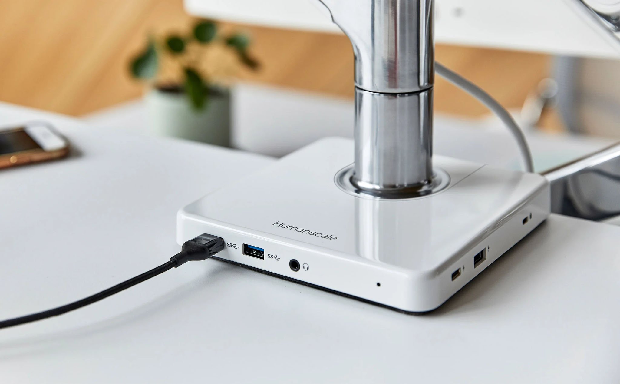 Chân đế monitor arm kèm dock kết nối M/Connect 2 từ Humanscale: Sự lựa ...