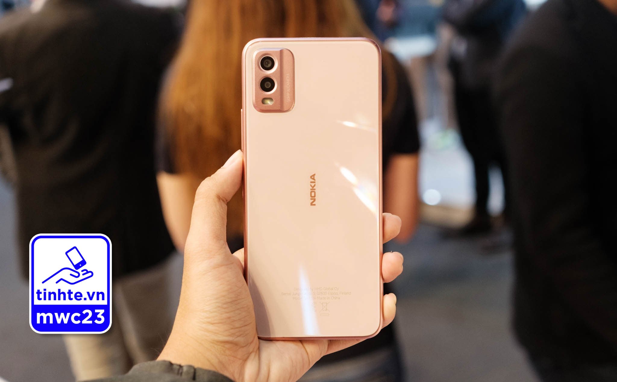 Hands-on with Nokia C32 at MWC 2023: Stunning pink color, side-mounted ...
