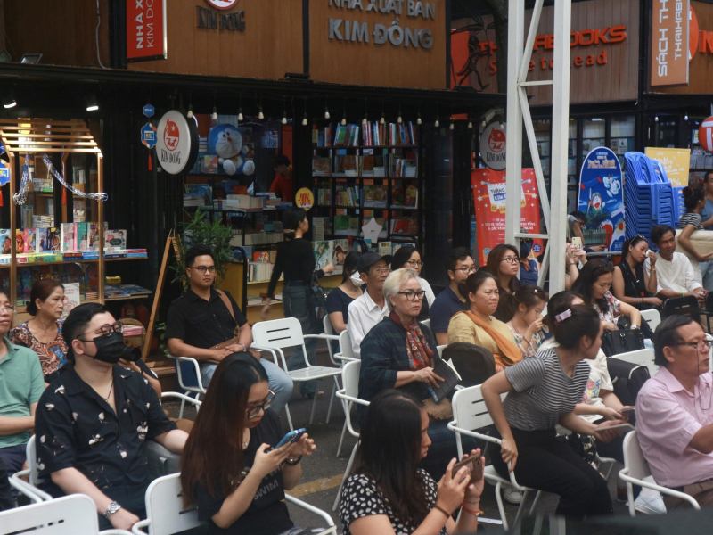 Top 10 Bookstores in Saigon - Mytour.vn