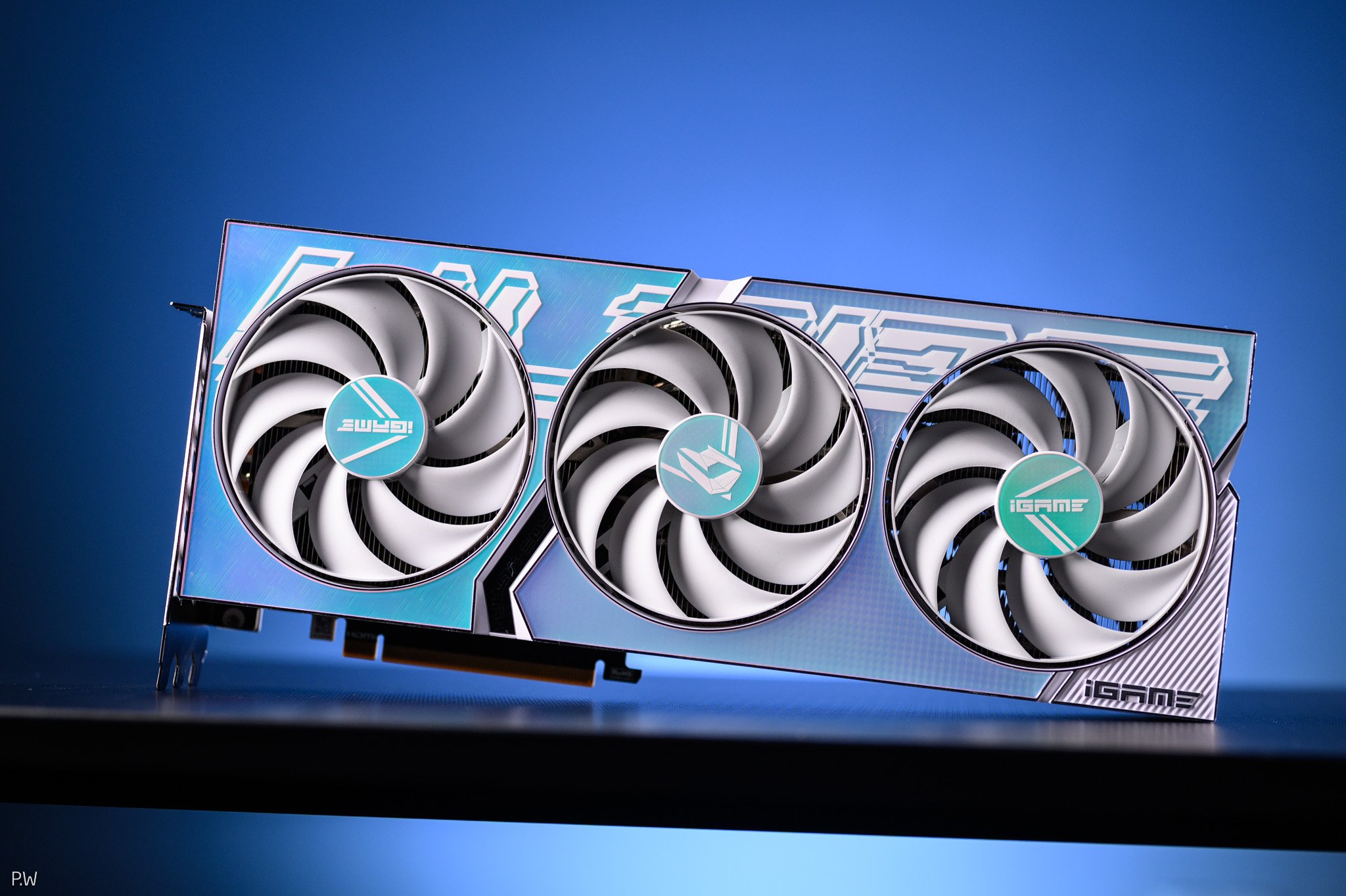 Đánh giá Colorful iGame RTX 4080 Ultra W OC-V