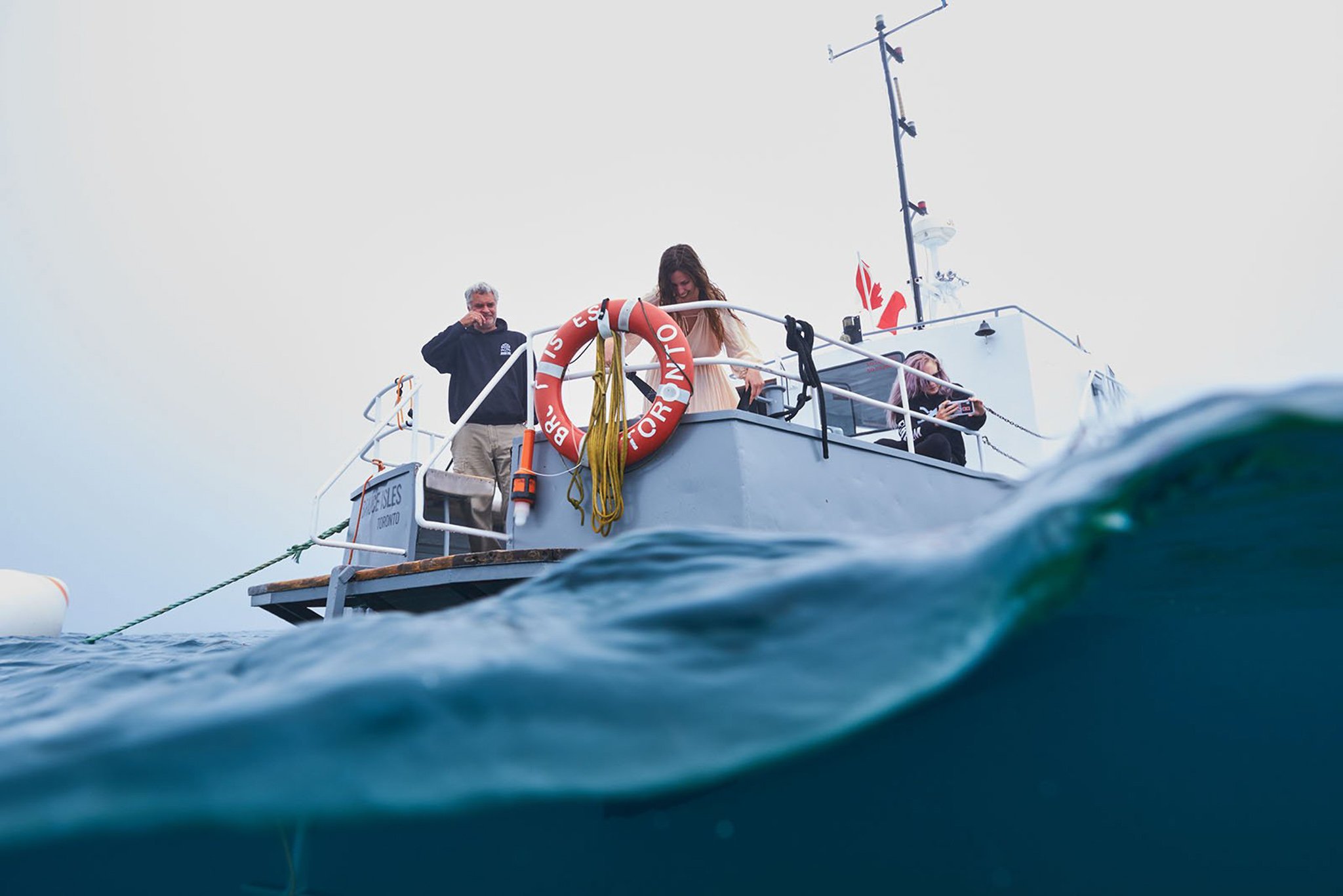 Ghi chú kỷ lục Guinness cho buổi chụp ảnh dưới nước sâu nhất trái đất