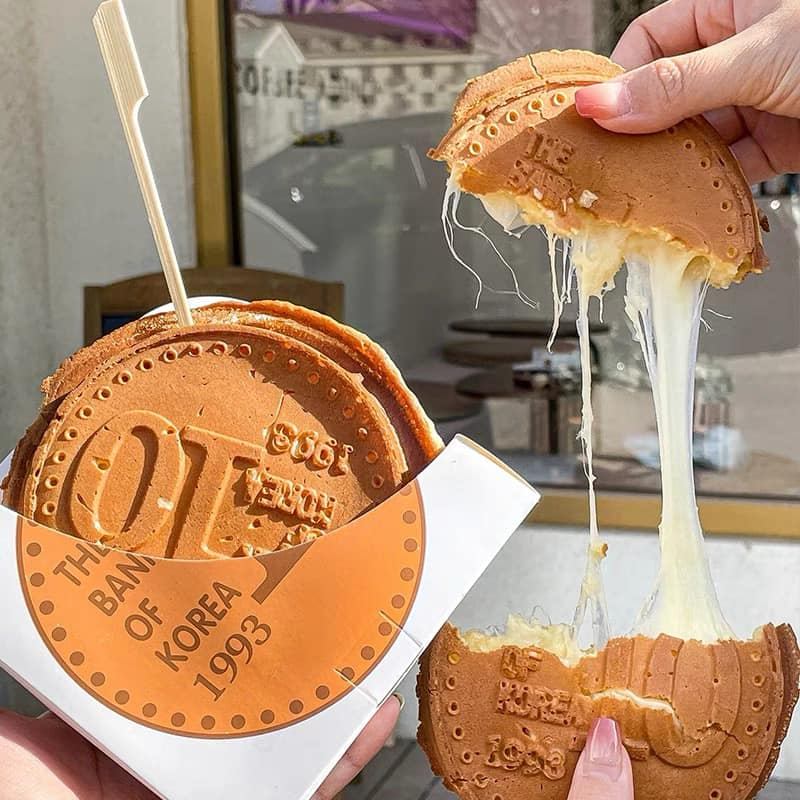 Top 10 Spots for Delicious Coin Cakes in Hanoi - Mytour.vn