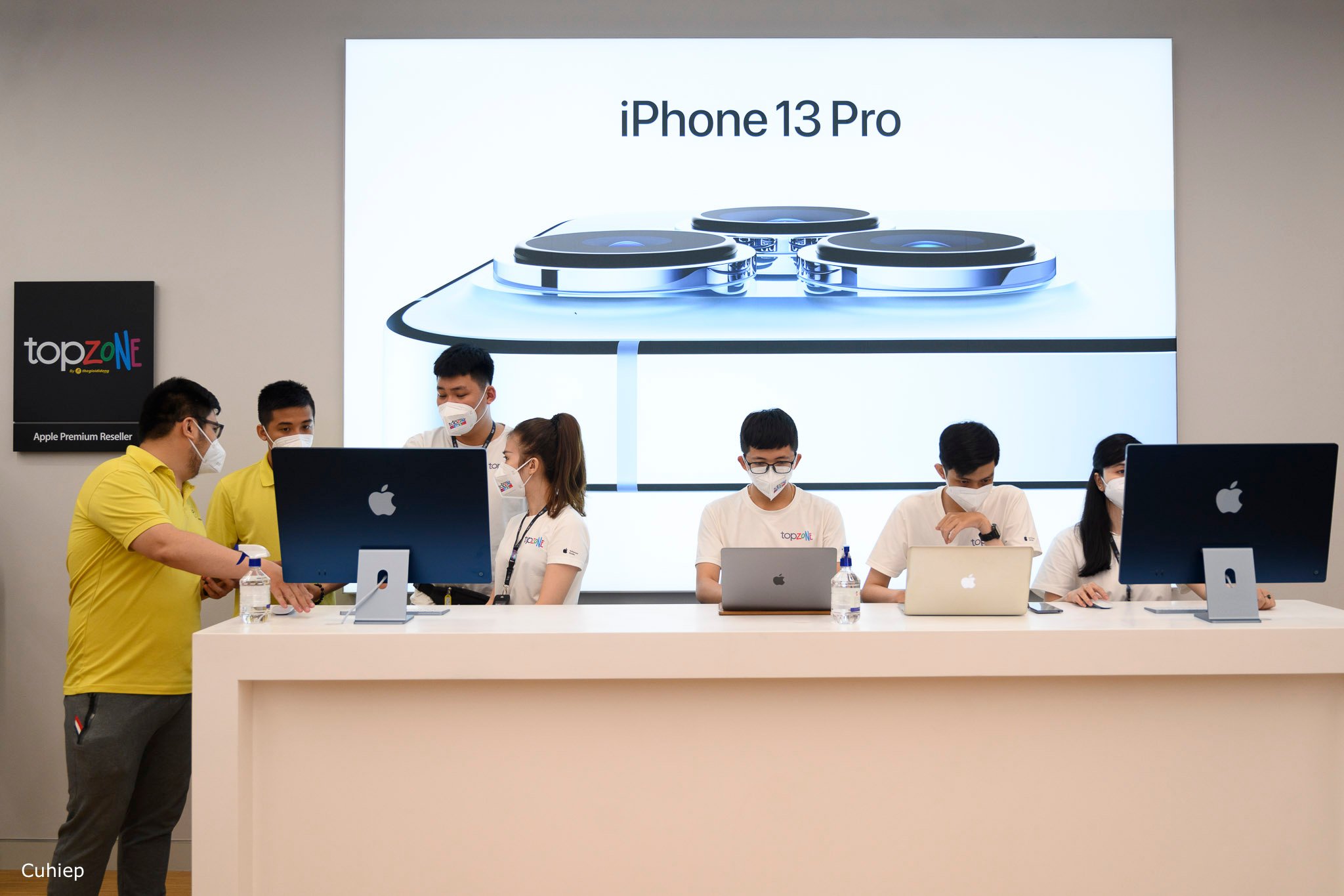 TopZone 163 Khánh Hội, APR Store của Apple lớn nhất tại Việt Nam