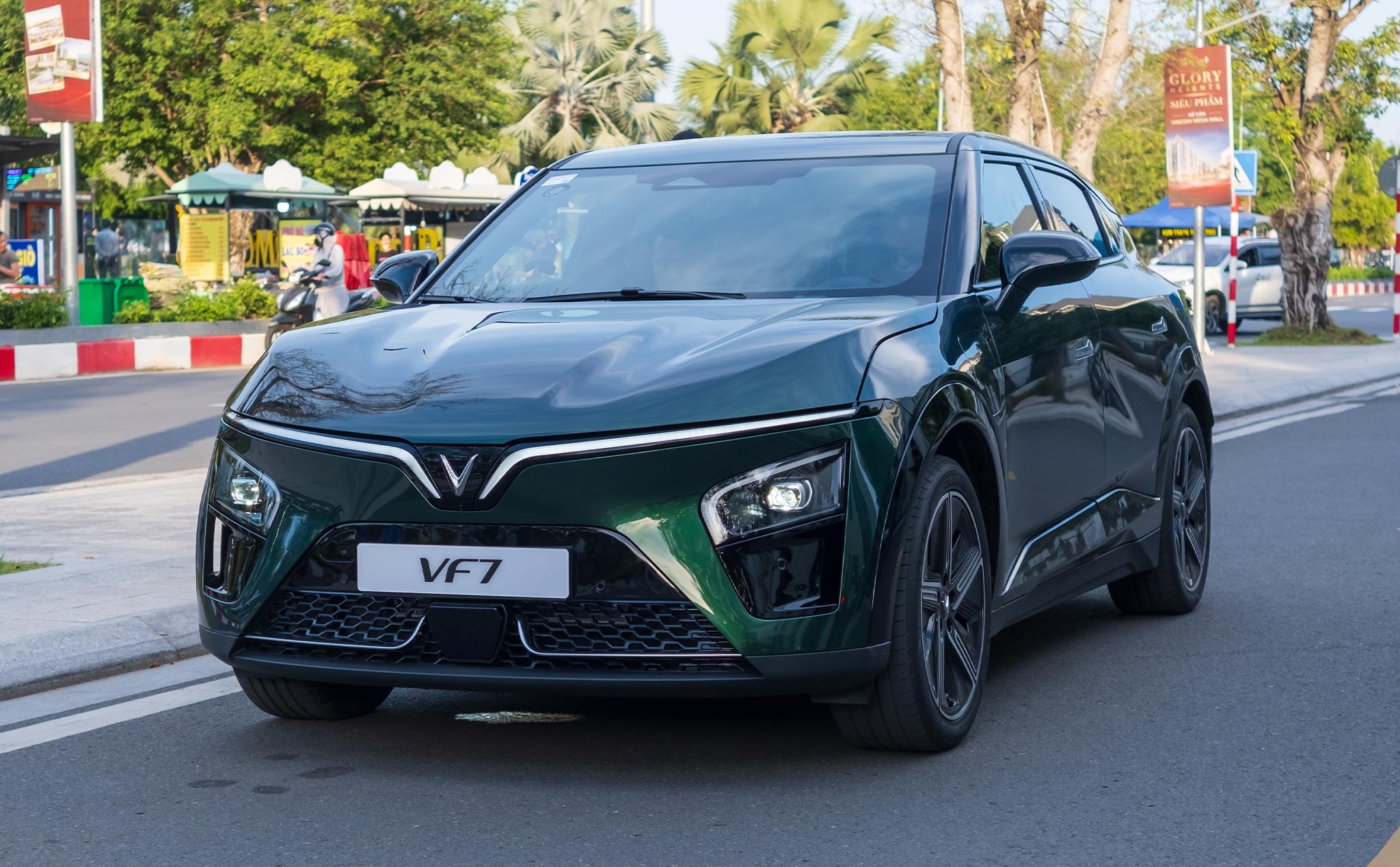 VinFast VF 7 now available for deposits, with incentives up to 30 ...