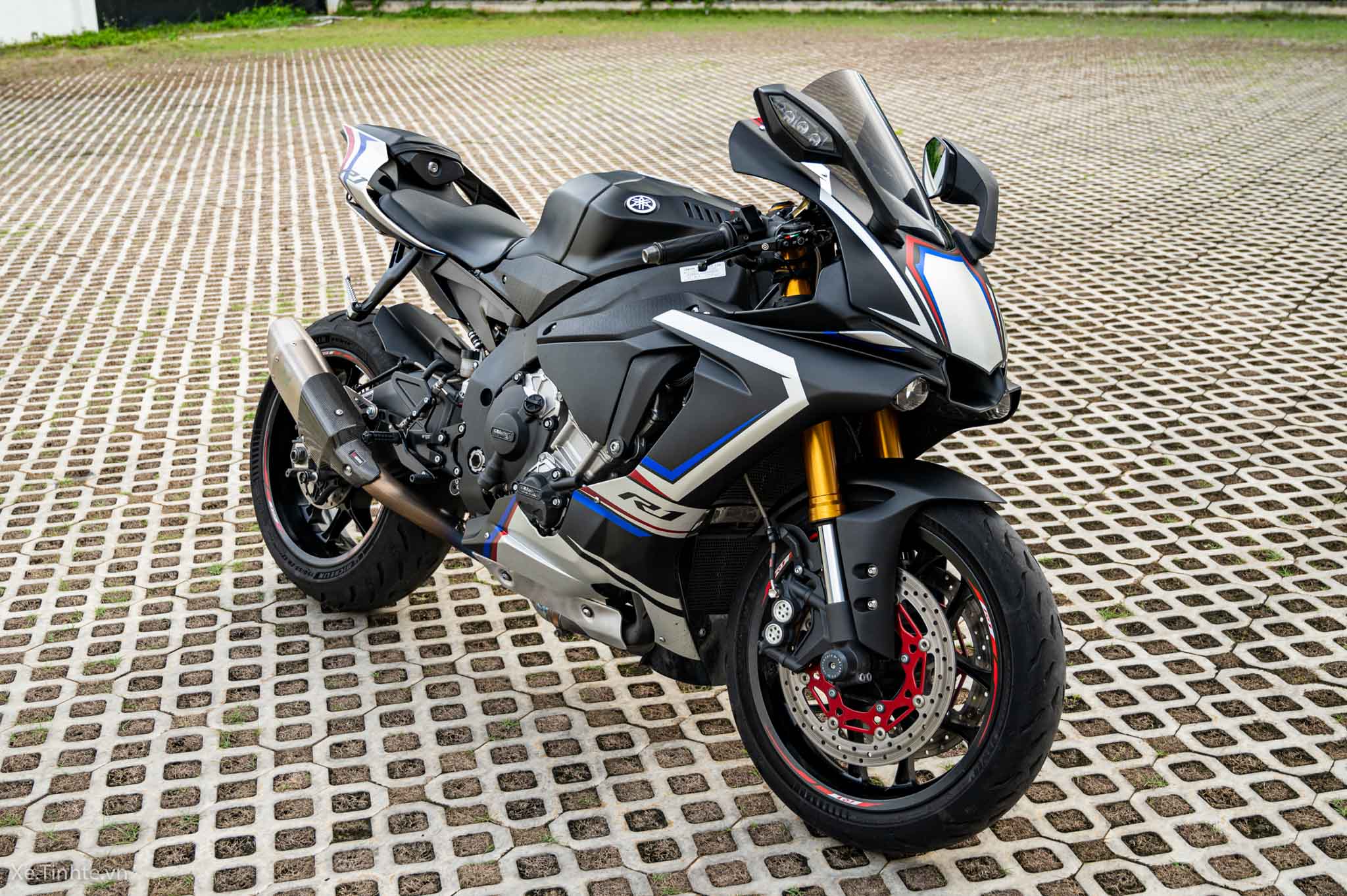Đánh Giá Yamaha R1 2016: Đẹp Mắt, Mạnh Mẽ, Độc Đáo | Bởi Su Béo Béo