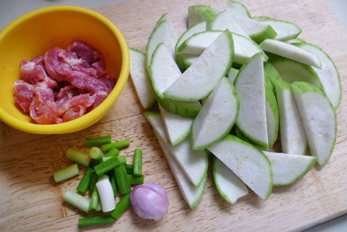 Discover the art of crafting a simple and delicious stir-fried pork ...