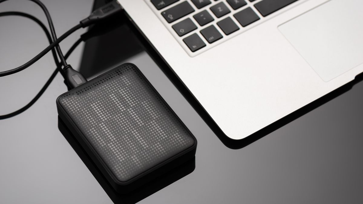 What is External Memory? Which devices are included? What is the ...