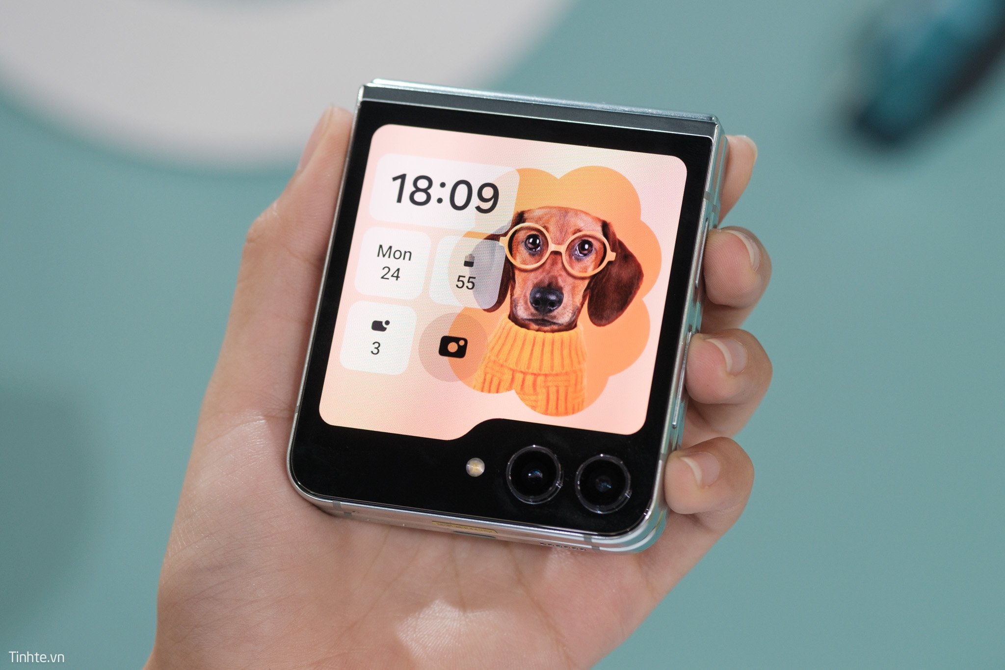 Samsung: 'We currently have no plans for a mid-range foldable phone ...