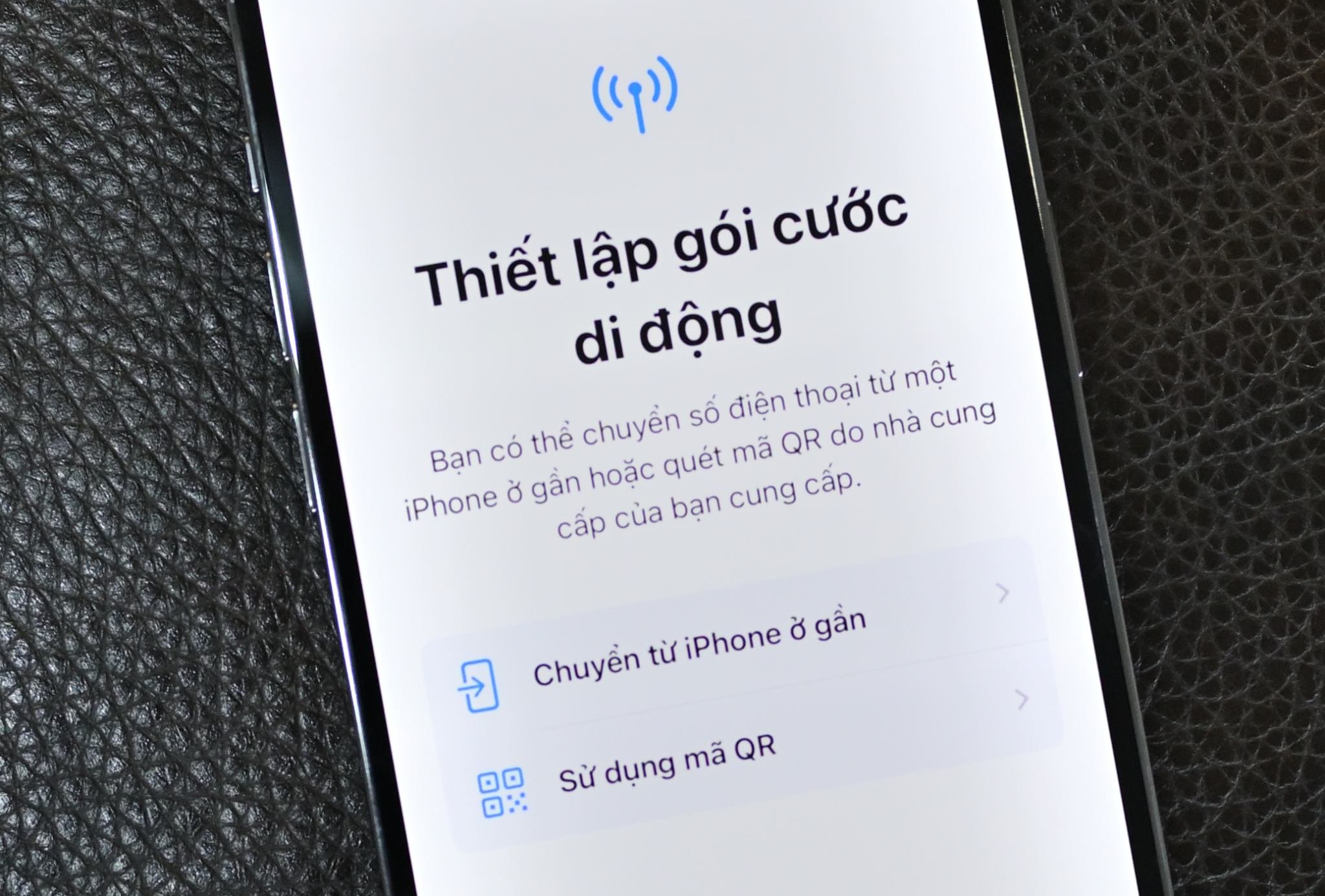 Testing Iphone 14 Us Version Compatible With Vietnamese Network Esim Unable To Transfer Esim