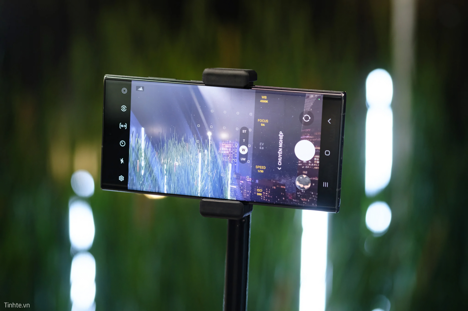 Tại sao camera tele trên iPhone 15 Pro Max bị hạn chế ở zoom quang 5X?