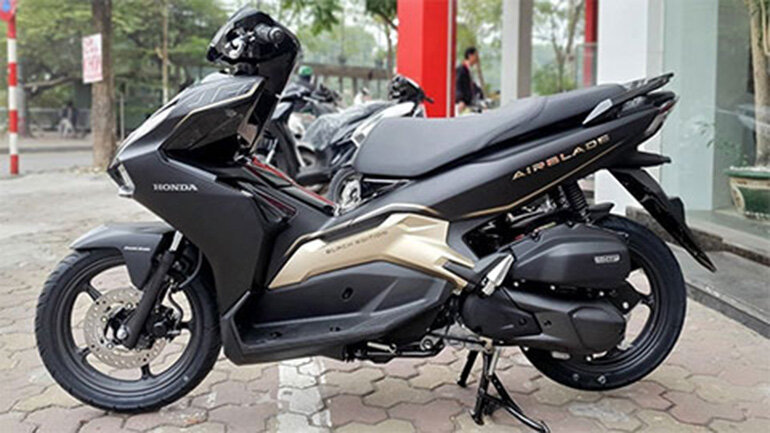 Pros and Cons of Honda Air Blade 125cc Special Edition | Mytour.vn