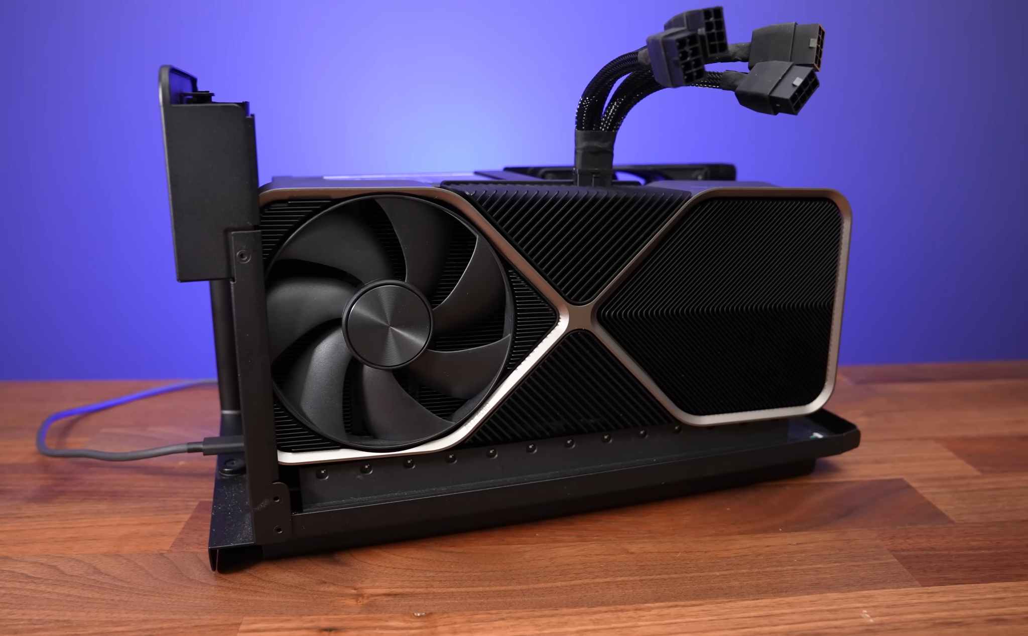 RTX 4090 gặp sự suy giảm lên đến 25% trong hiệu suất khi sử dụng với eGPU