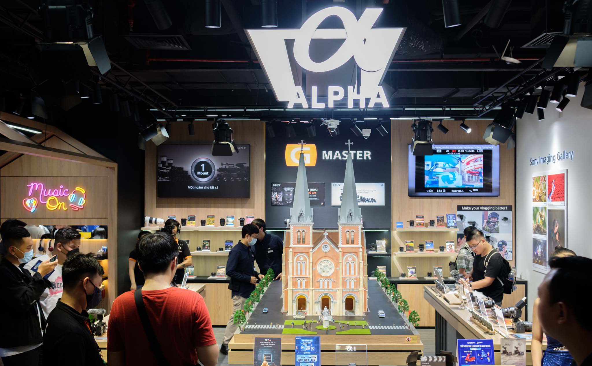 The grand opening of the very first Sony Store in Vietnam takes place ...