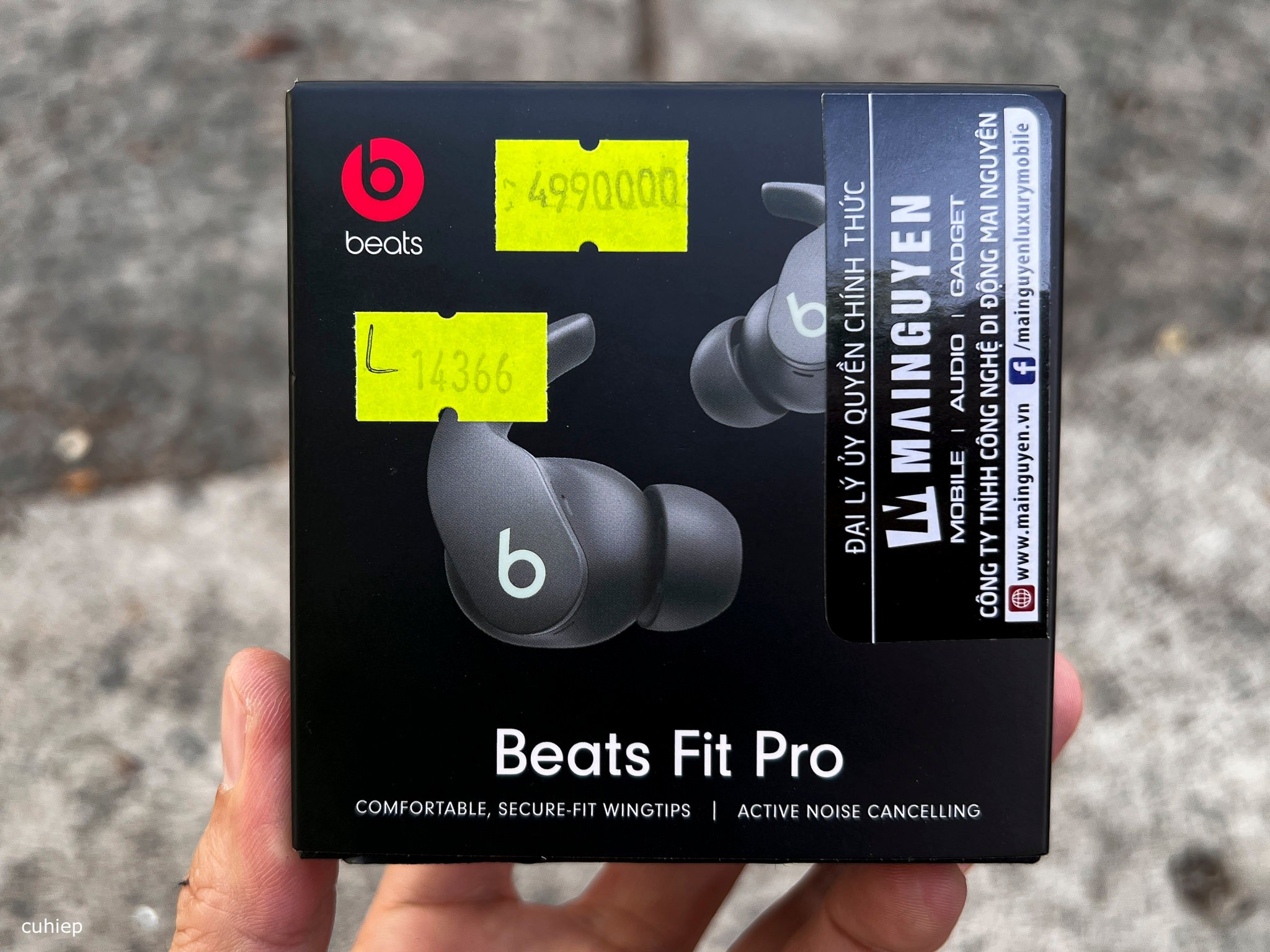 Unboxing the authentic gray Beats Fit Pro