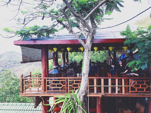 Sơn Đăng Quán – café with stunning ocean views in the coastal city of ...