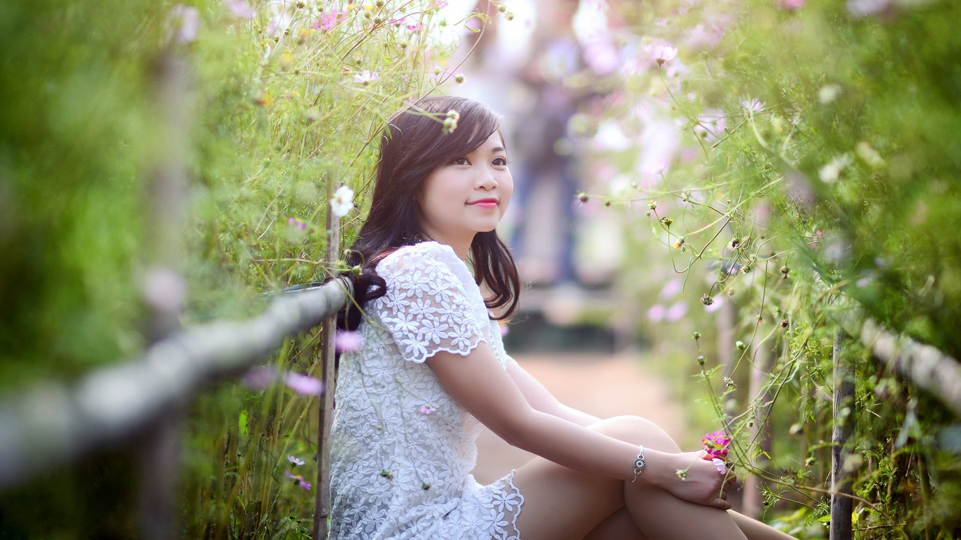 50+ Stunning Hot Girl Wallpapers for Your Computer