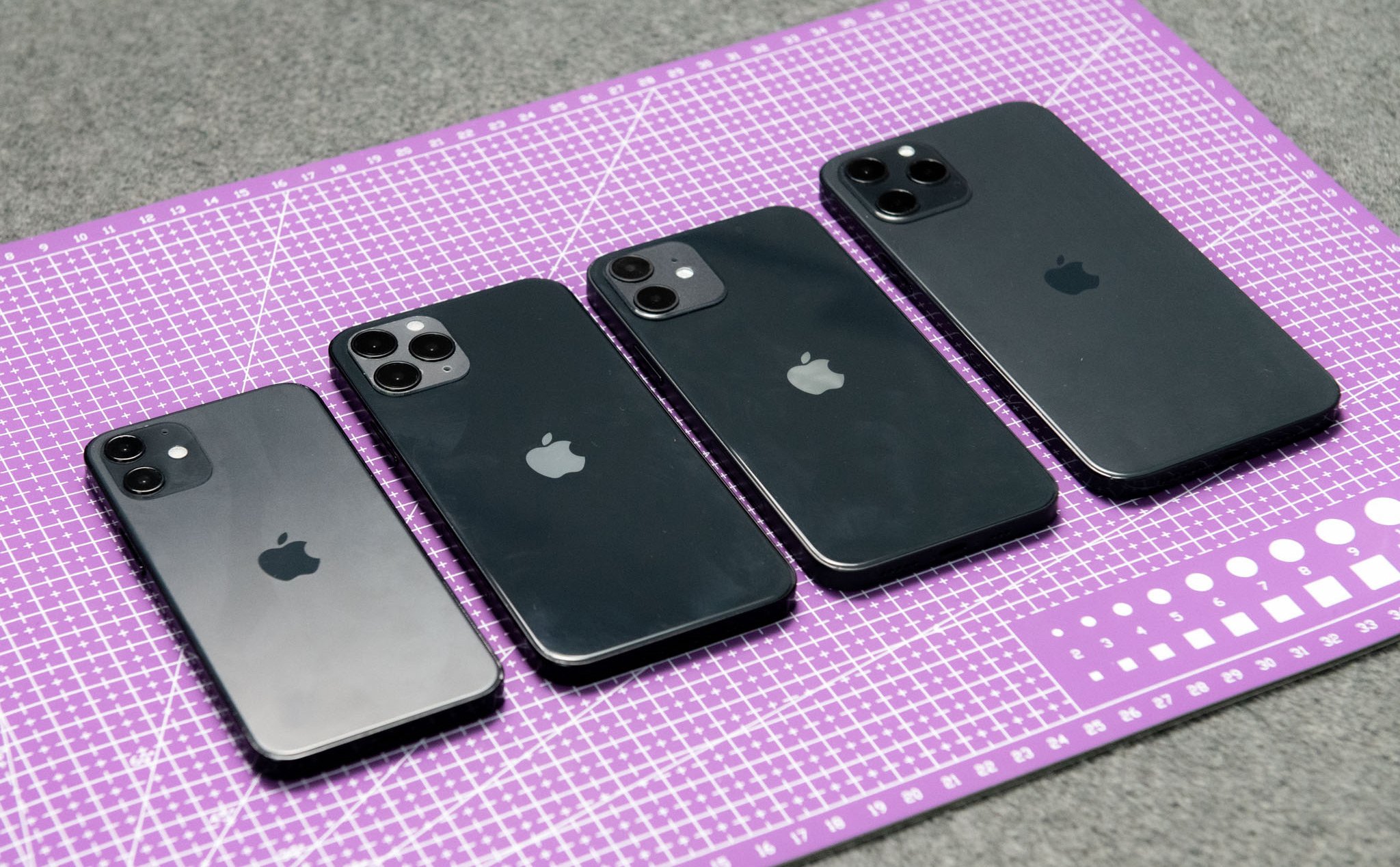Trải nghiệm iPhone 12 dummy: 4 kích thước, xuất hiện một khe kết nối ...