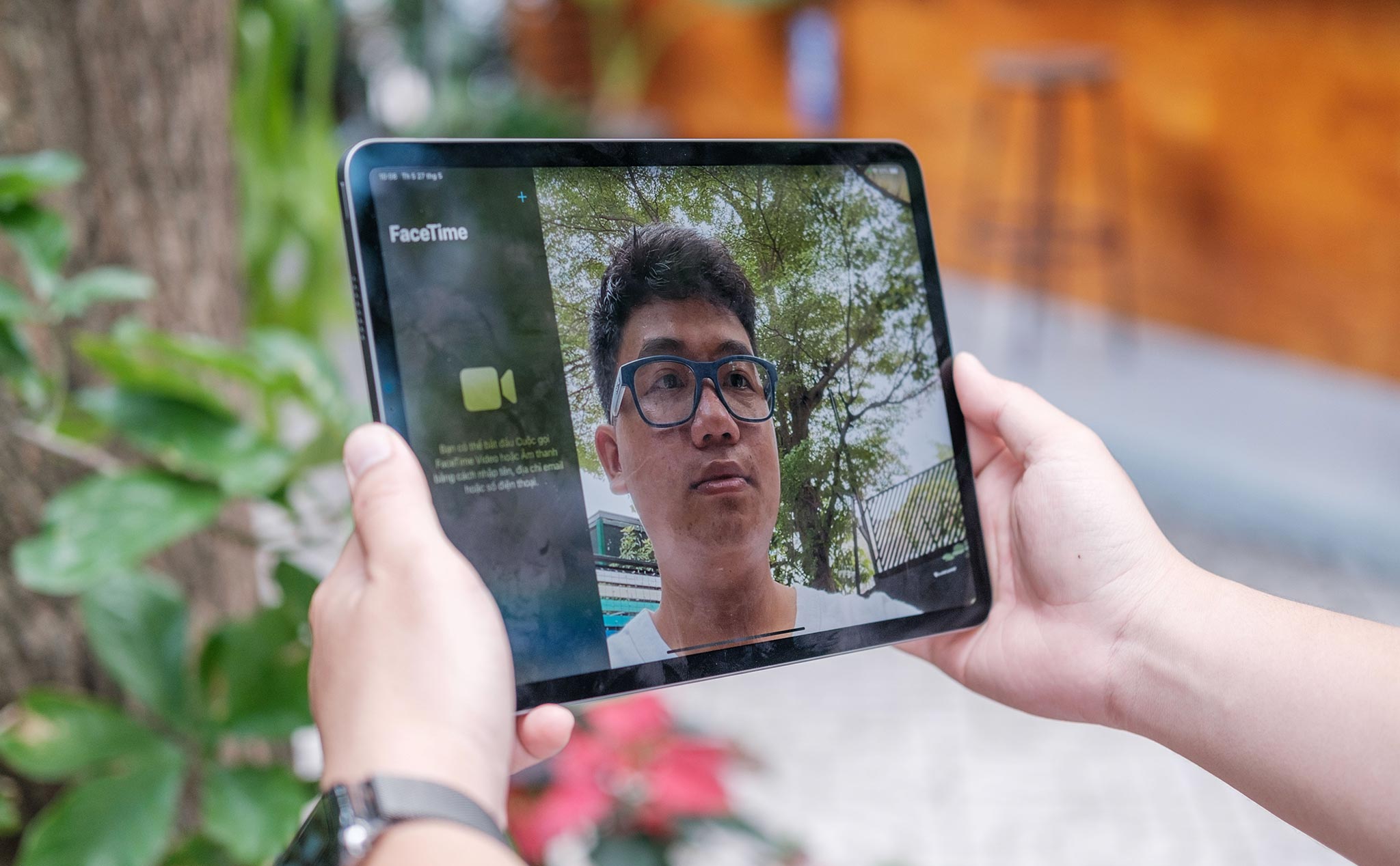 [Video] Testing out the Center Stage feature on the new iPad Pro M1 ...