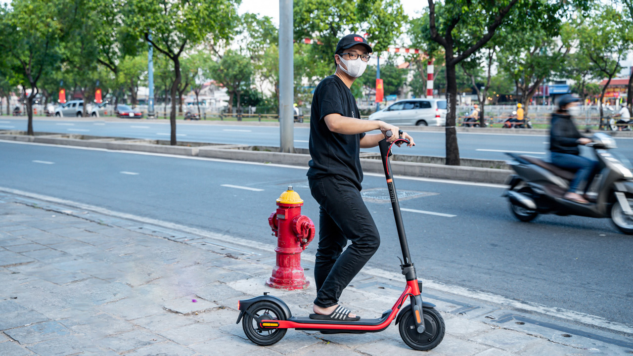 Experience the Segway Ninebot D38U electric scooter: 'Max speed' 30km/h ...