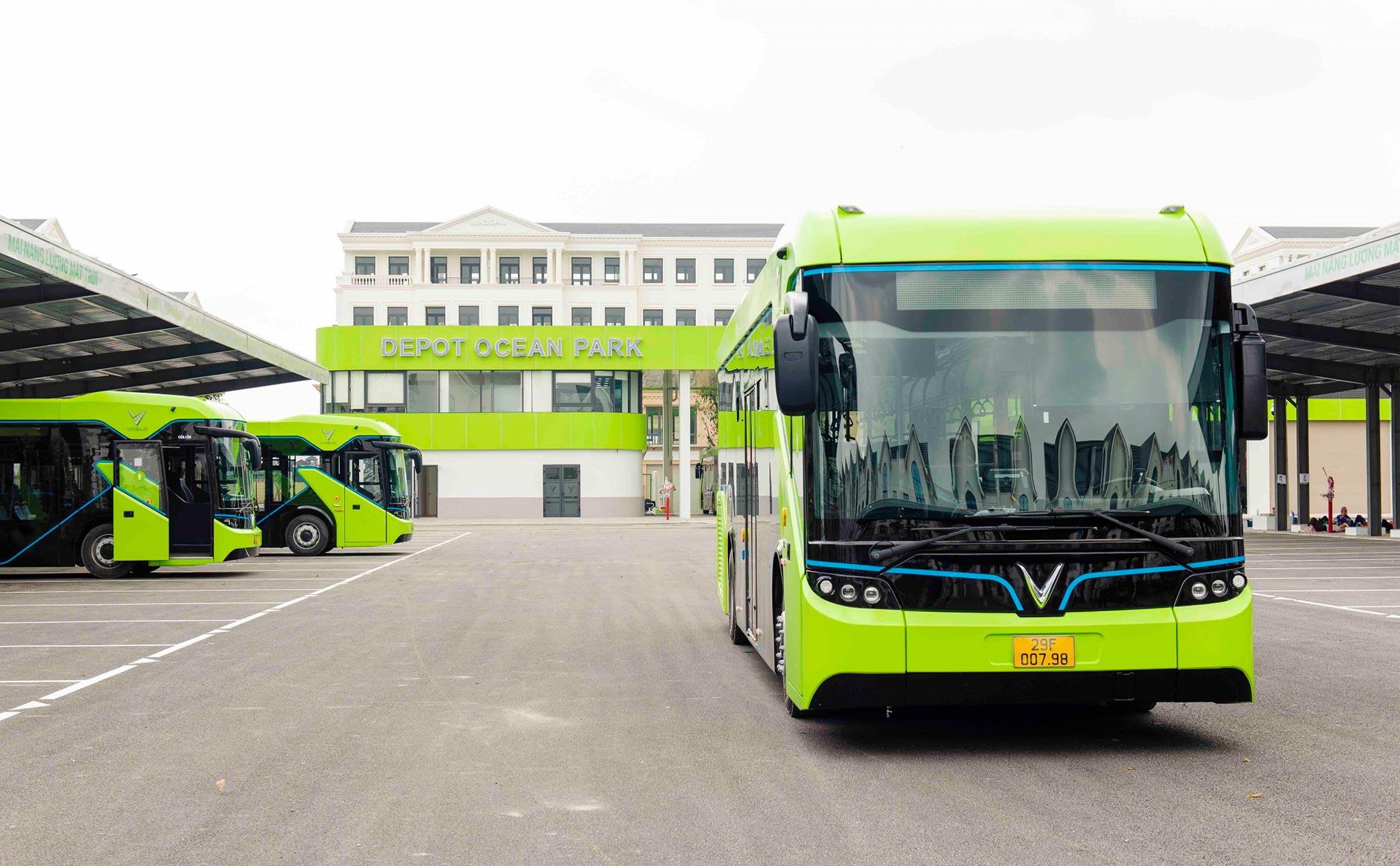 VinBus Electric Bus Service Officially Commences Operation