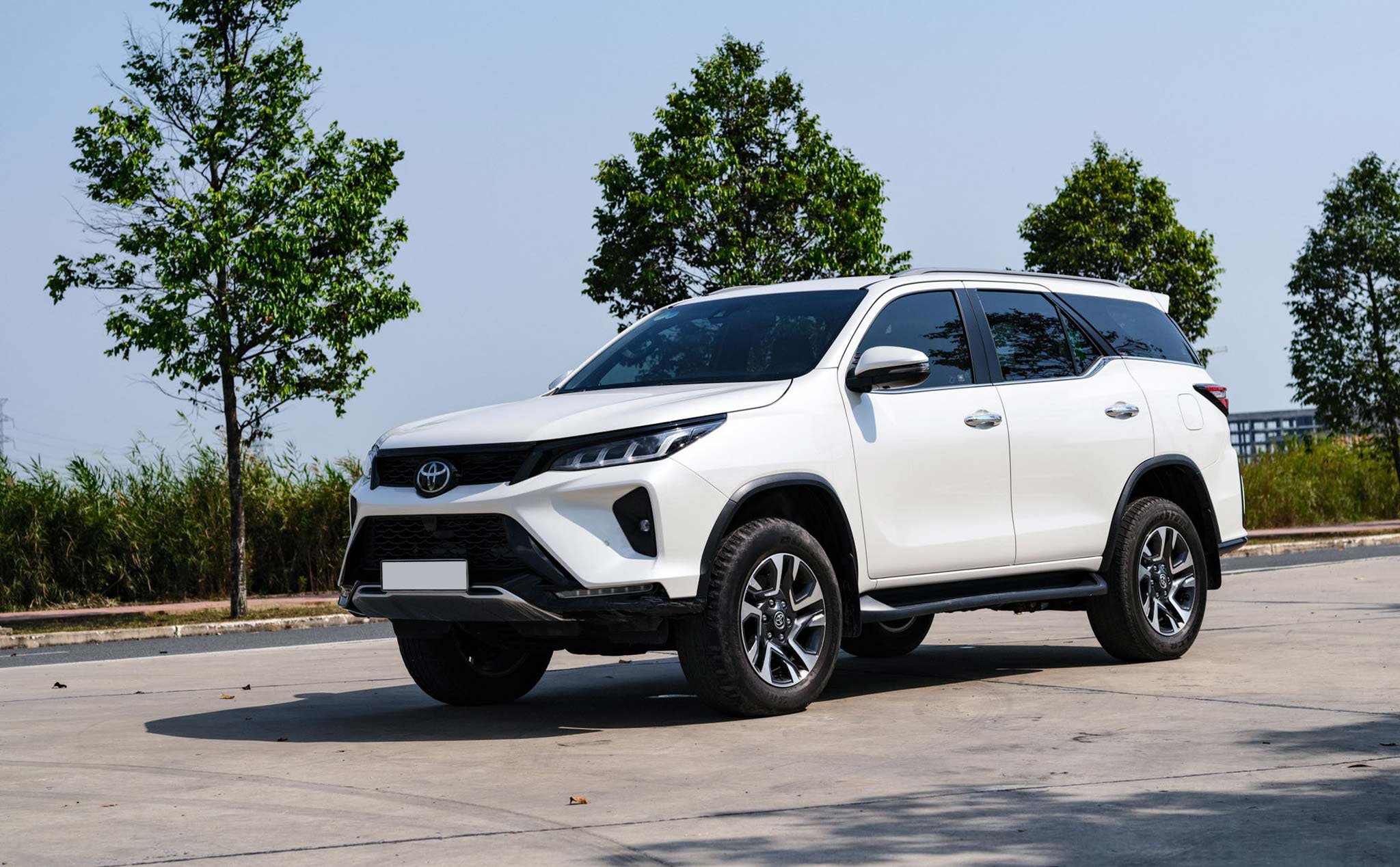 Experience the new Toyota Fortuner Legender: powerful, modern, and ...