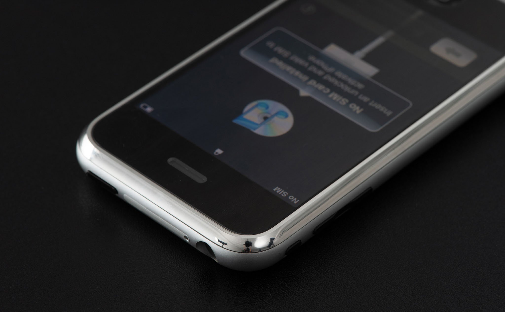 Former Apple engineer explains why the first iPhone couldn't copy/paste ...