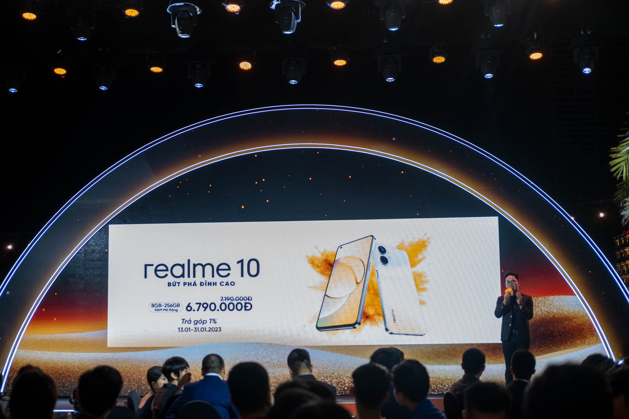 realme 10 ra mắt với mức giá 7 triệu đồng, trang bị màn hình Super AMOLED 90Hz và chip Helio G99.