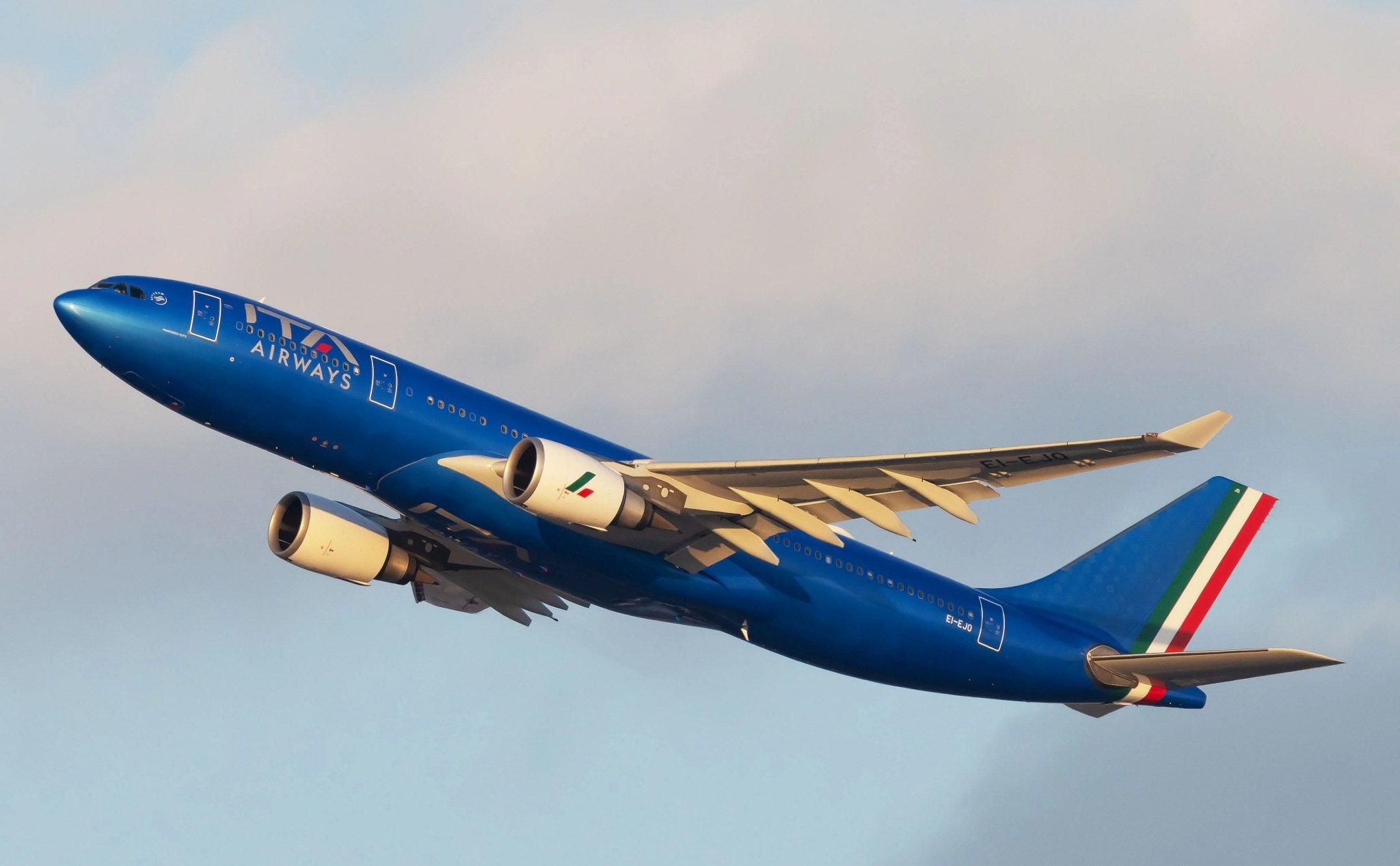 Pilot Fired for Napping 10 Minutes Mid-Flight