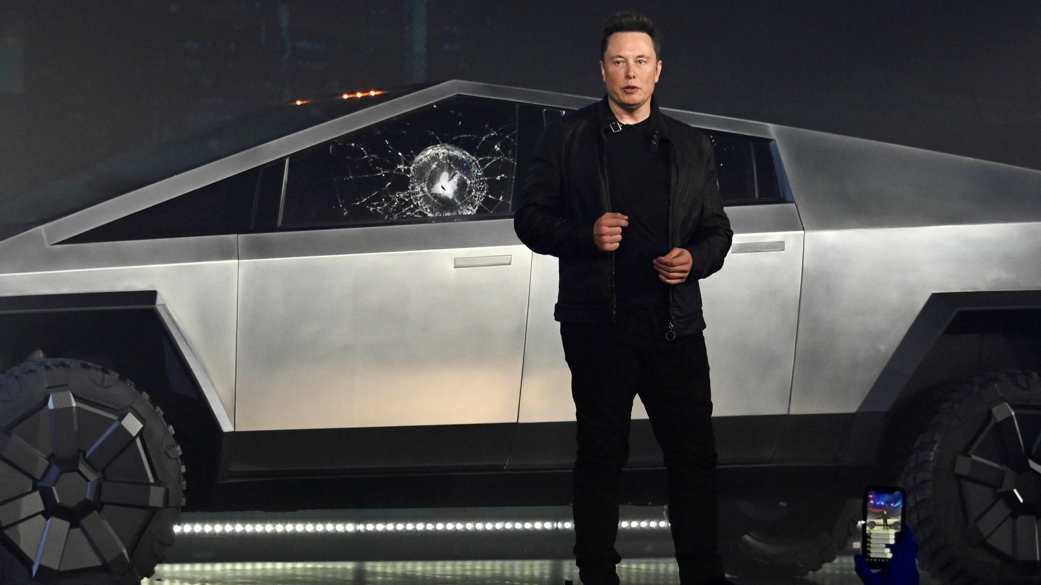 Elon Musk: 'Chúng ta đã mắc sai lầm lớn với Cybertruck'