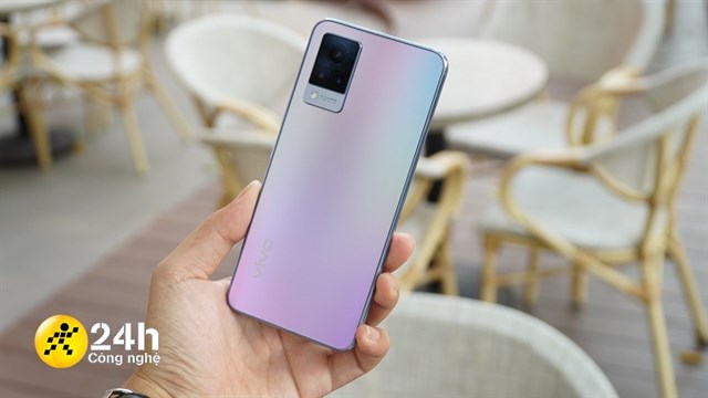 Explore the Best Mid-Range Smartphones with Exceptional Cameras Right Now