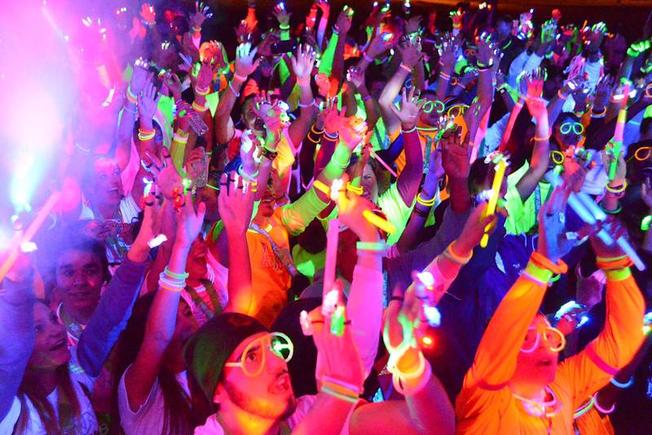 “Neon Party” in the vibrant night of Da Nang - Vntrip.vn