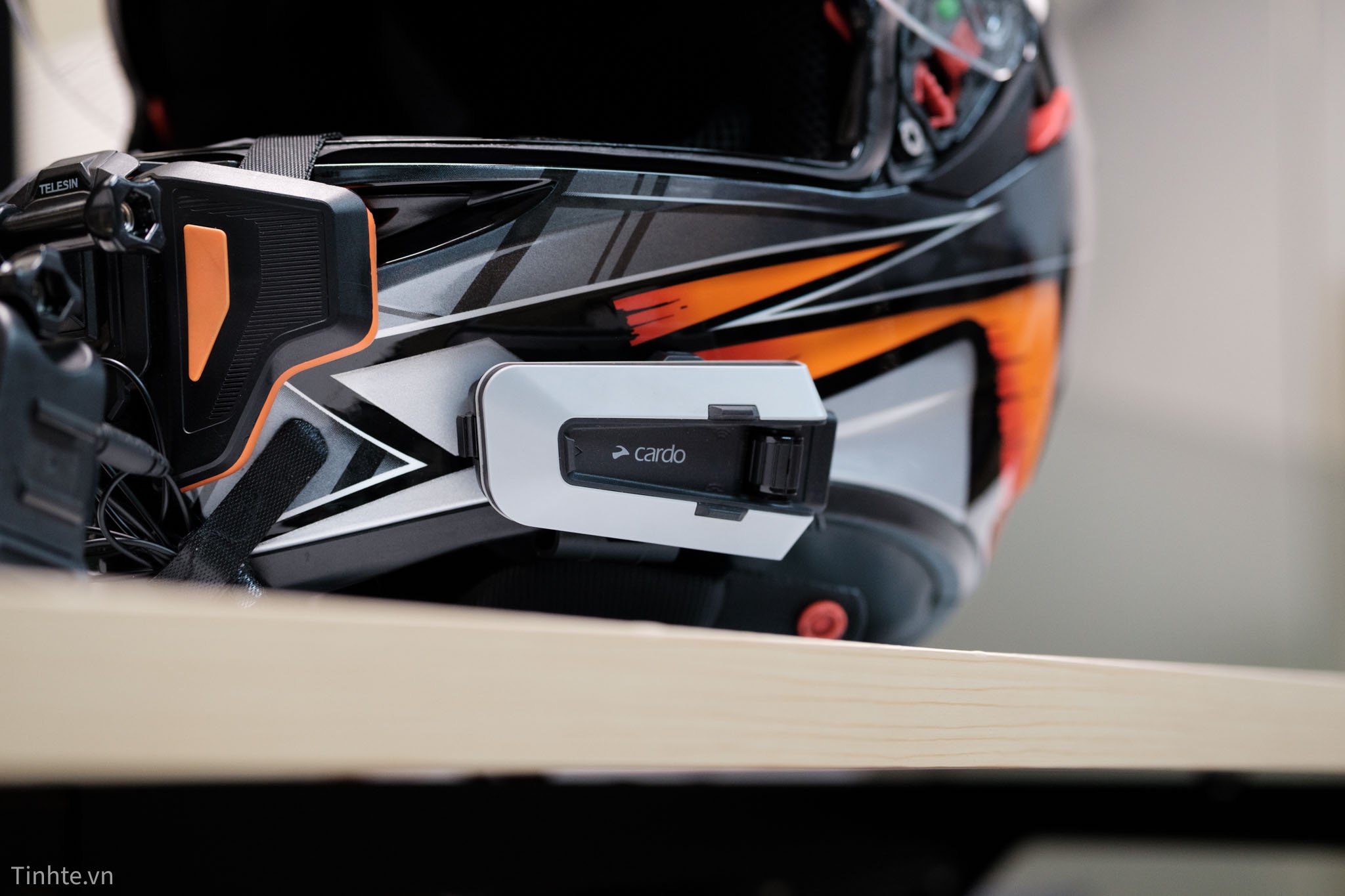 Trên tay Cardo Packtalk Custom: vẻ ngoài tinh tế, kết nối USB-C tiện ...