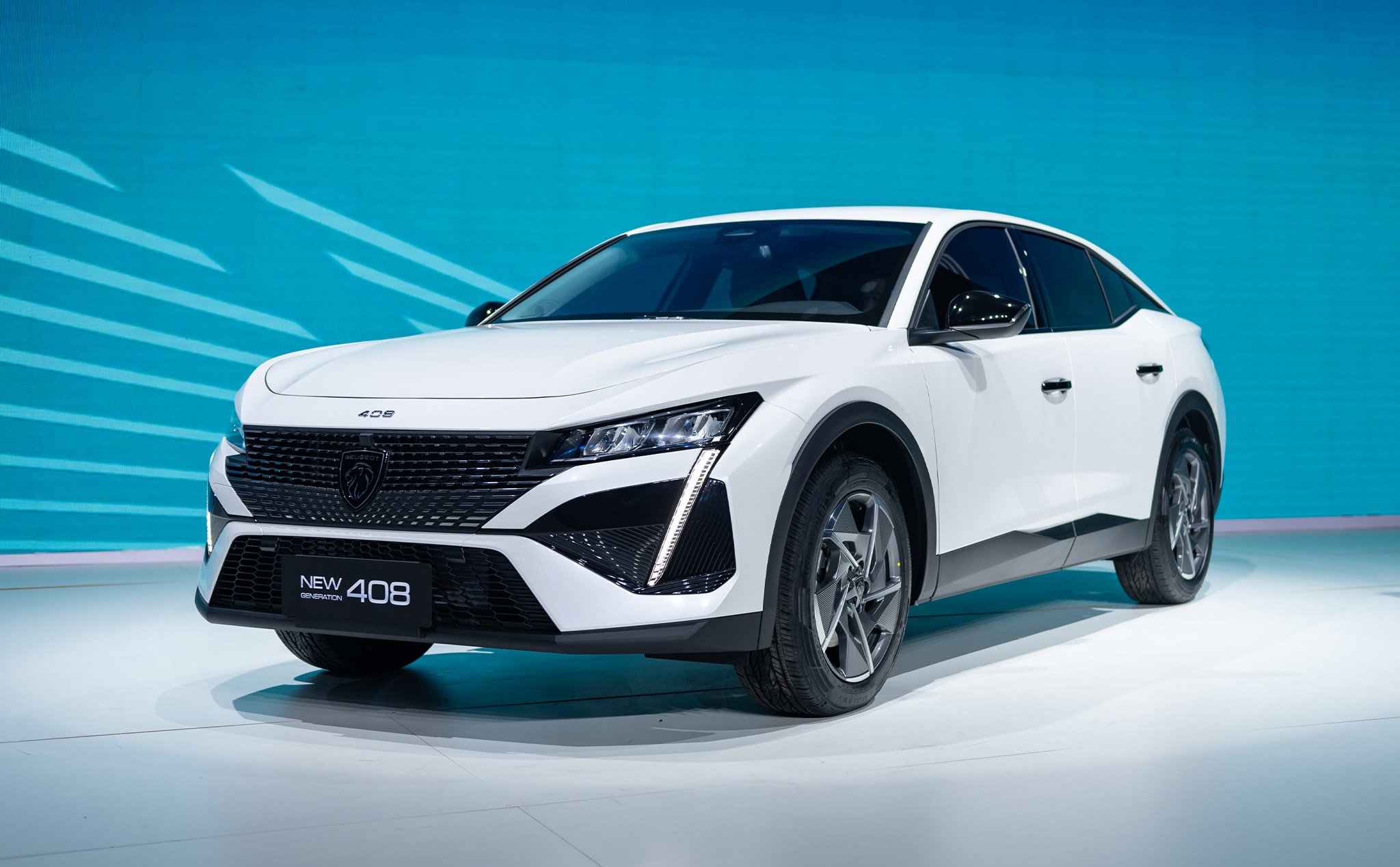 Peugeot 408 công bố giá khởi điểm từ 999 triệu Đồng, phiên bản cao cấp ...