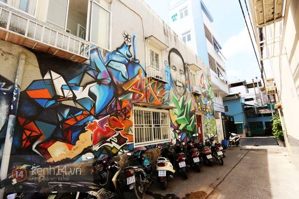 Exploring the unique Graffiti alley amidst Saigon's heart